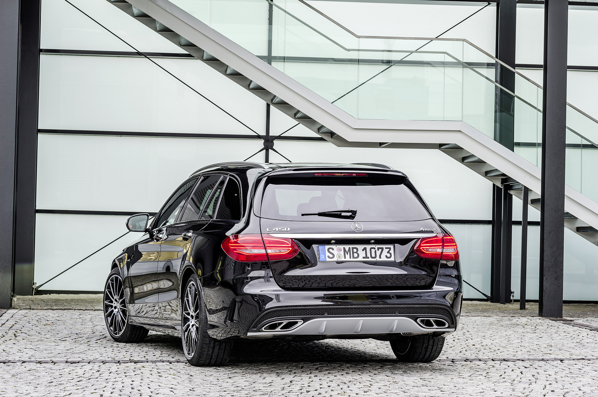 Der Neue Mercedes C450 AMG 4-Matic